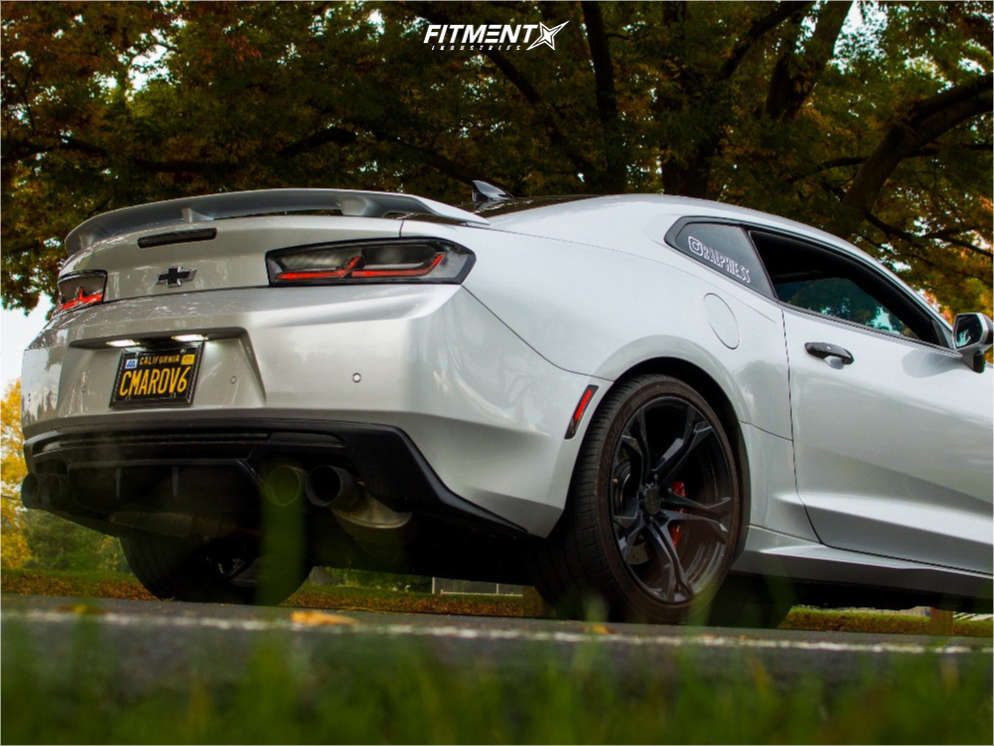 2021 Chevrolet Camaro SS with 20x10 MRR M017 and Lexani 255x35 on Stock ...