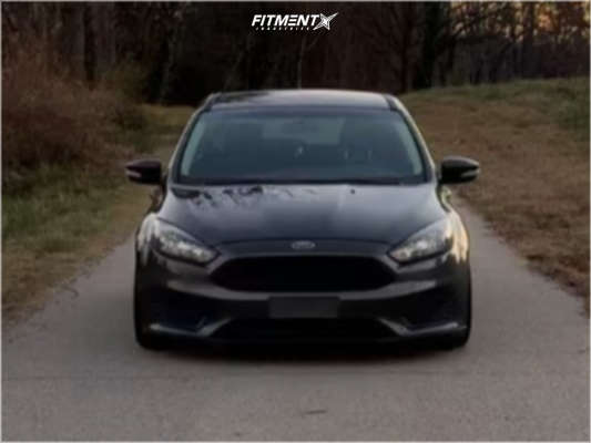 2016 Ford Focus SE with 18x8.5 Motegi Mr151 and Lexani 215x35 on ...
