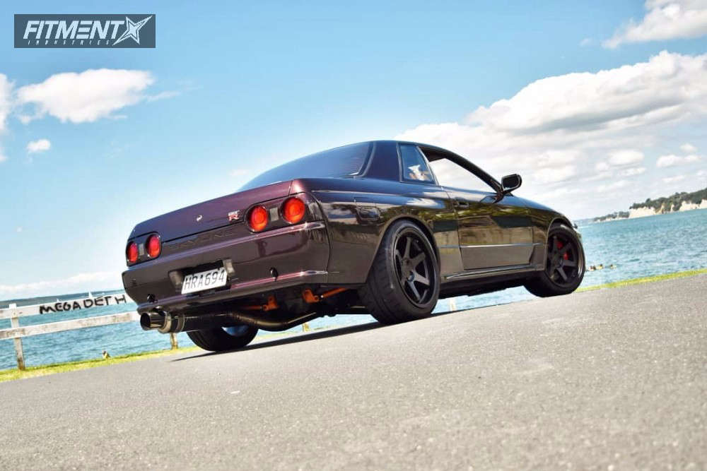 1991 Nissan Skyline R32 Base with 18x10.5 Varrstoen Es2 and Westlake ...