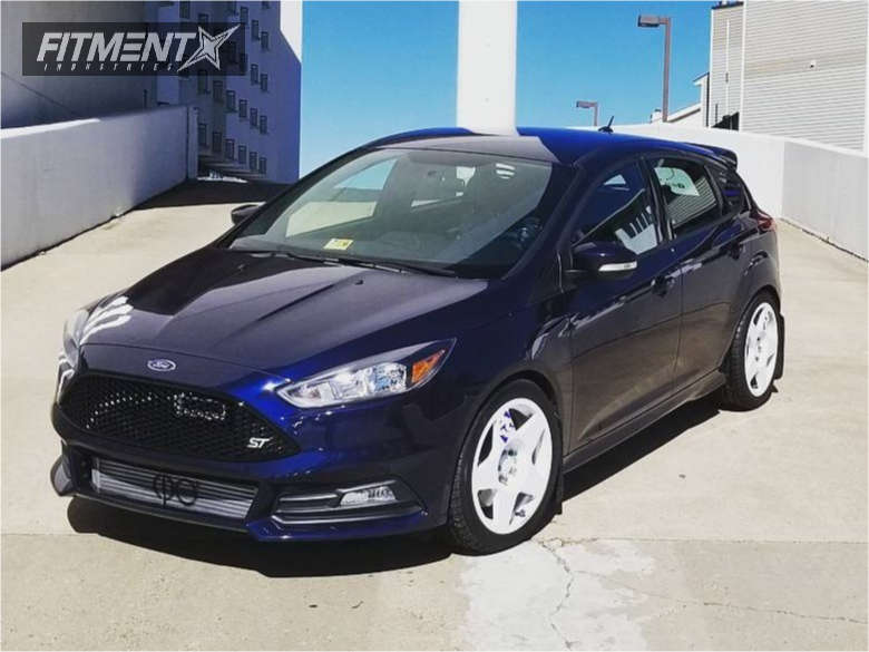 2017 Ford Focus ST with 18x8.5 Fifteen52 Tarmac and Achilles 245x40 on ...