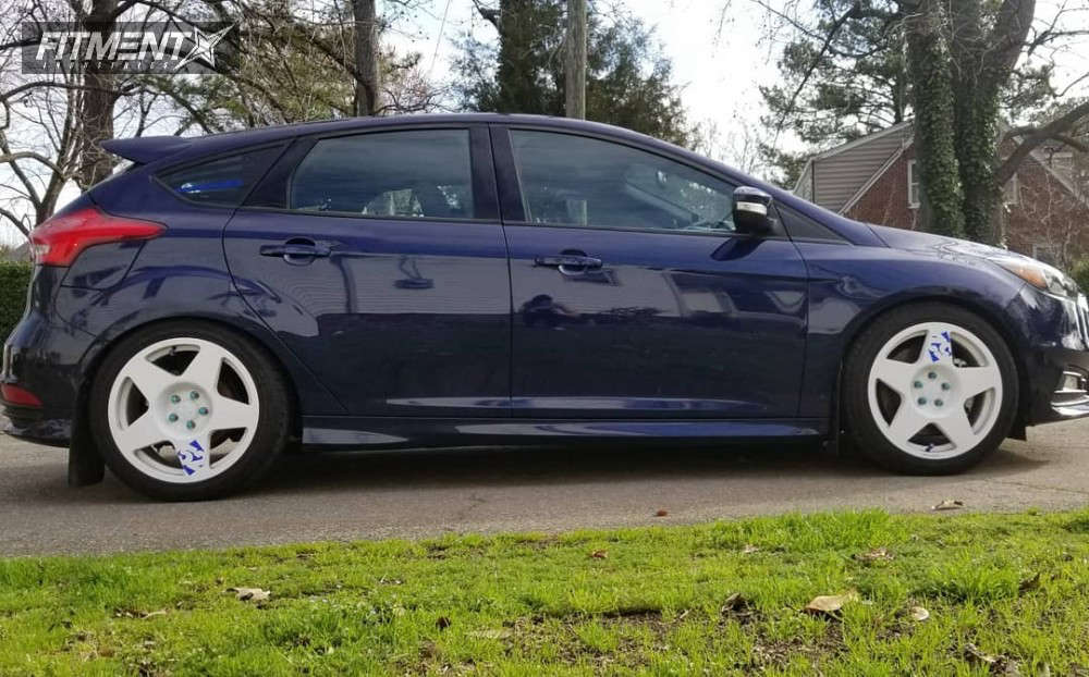 2017 Ford Focus ST with 18x8.5 Fifteen52 Tarmac and Achilles 245x40 on ...