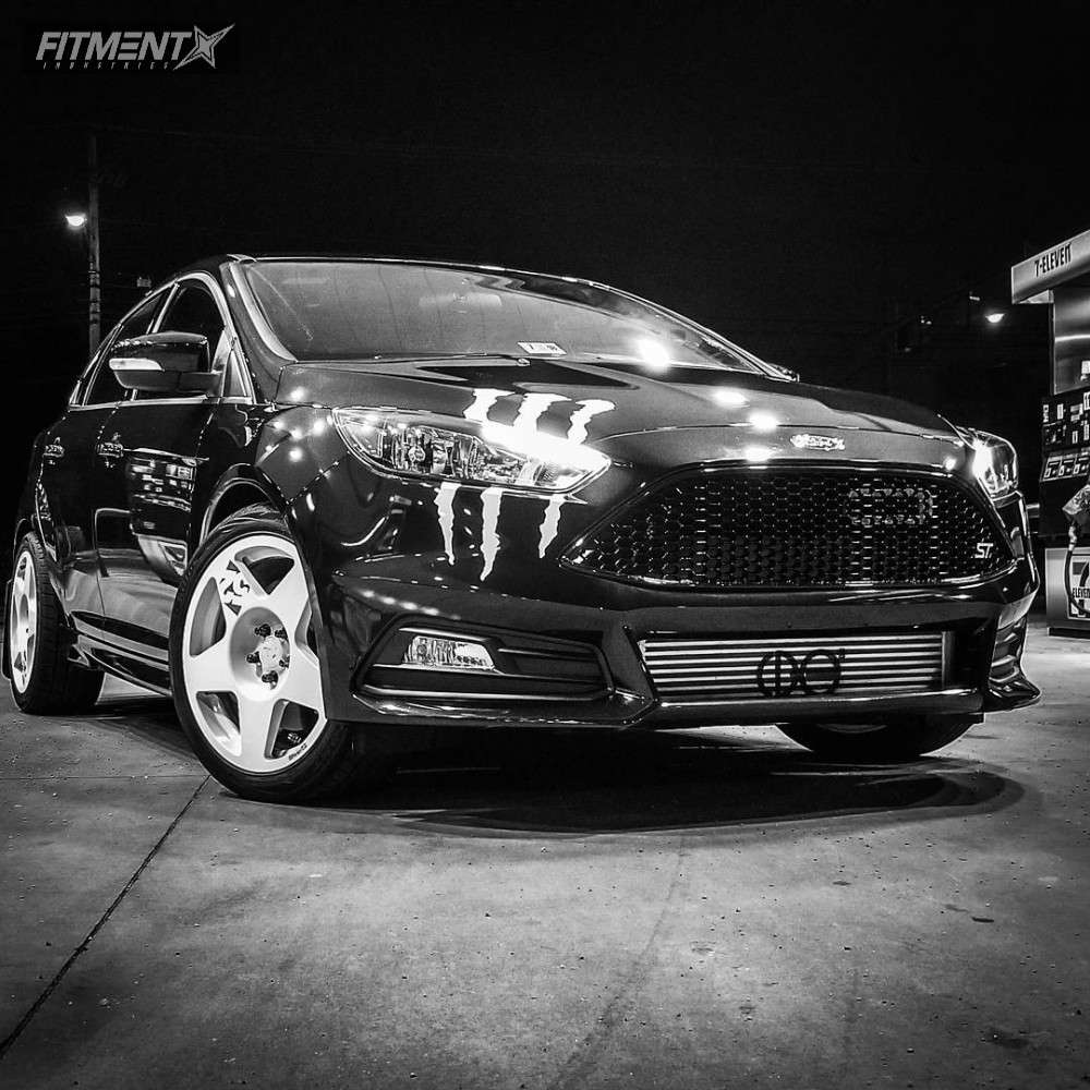 2017 Ford Focus ST with 18x8.5 Fifteen52 Tarmac and Achilles 245x40 on ...