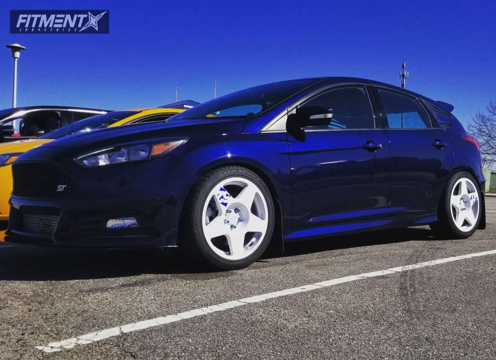 2017 Ford Focus ST with 18x8.5 Fifteen52 Tarmac and Achilles 245x40 on ...