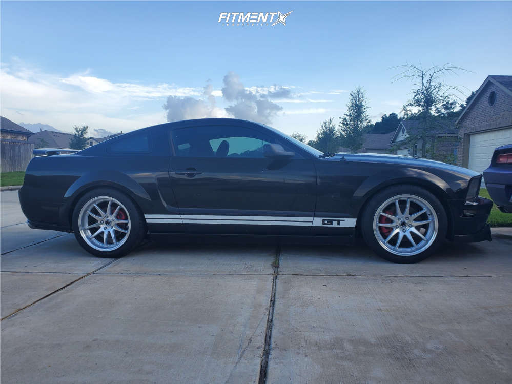 2006 Ford Mustang GT with 19x9.5 Aodhan DS02 and Nitto 265x40 on ...