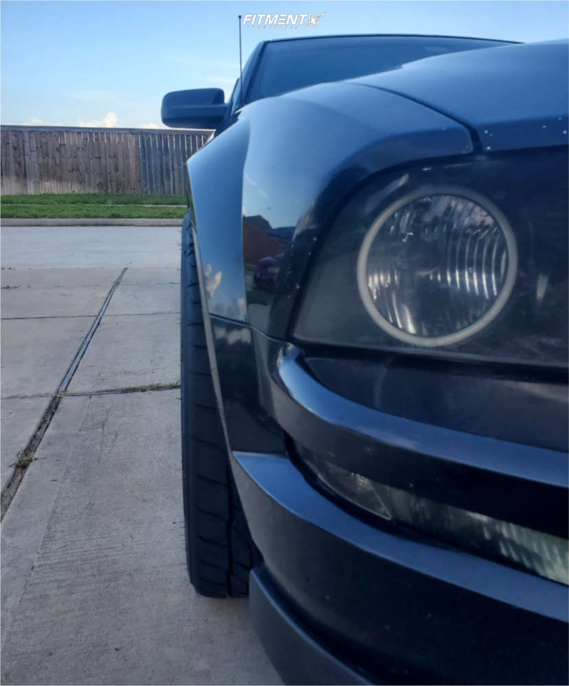 2006 Ford Mustang GT with 19x9.5 Aodhan DS02 and Nitto 265x40 on ...