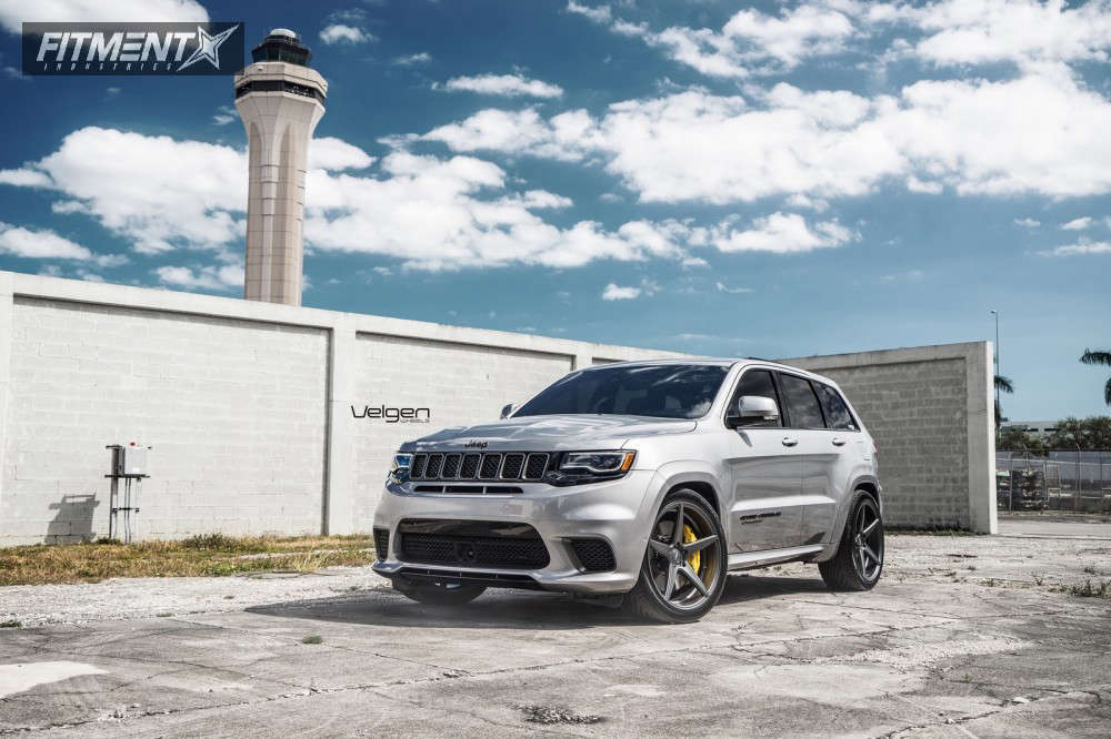 2018 Jeep Grand Cherokee Trailhawk with 22x10.5 Velgen Classic5 and ...