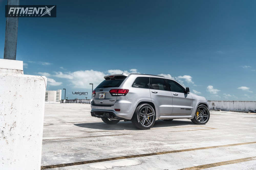 2018 Jeep Grand Cherokee Trackhawk with 22x10.5 Velgen Split5 and ...