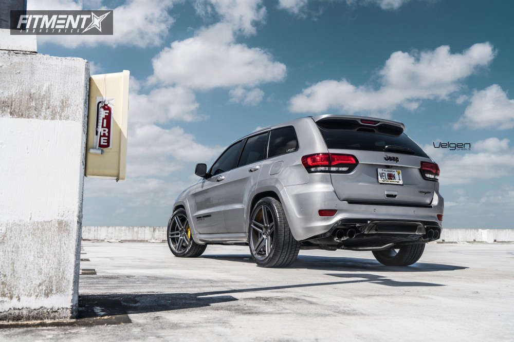 2018 Jeep Grand Cherokee Trackhawk with 22x10.5 Velgen Split5 and ...