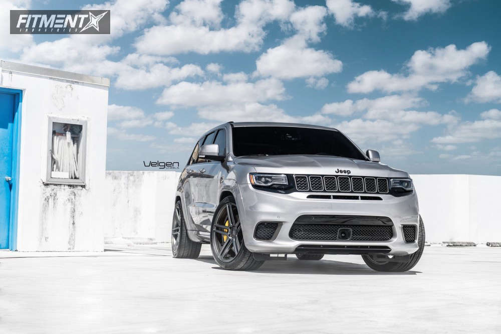 2018 Jeep Grand Cherokee Trackhawk with 22x10.5 Velgen Split5 and ...