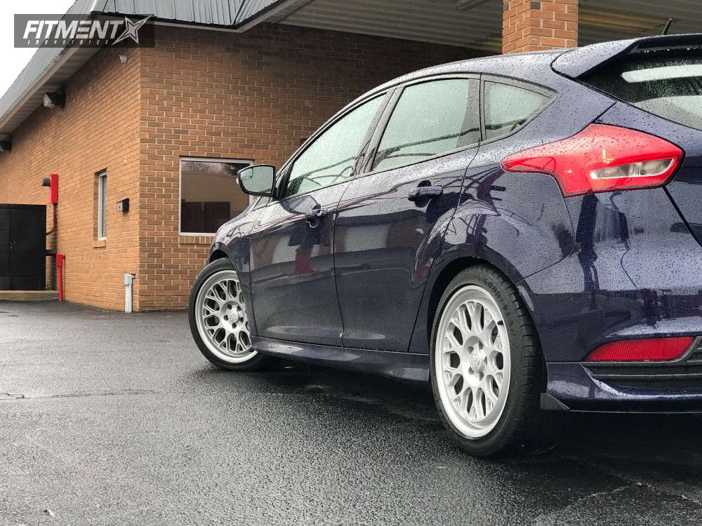 2017 Ford Focus with 18x8.5 Fifteen52 Formula Gt and Goodyear 235x40 on ...