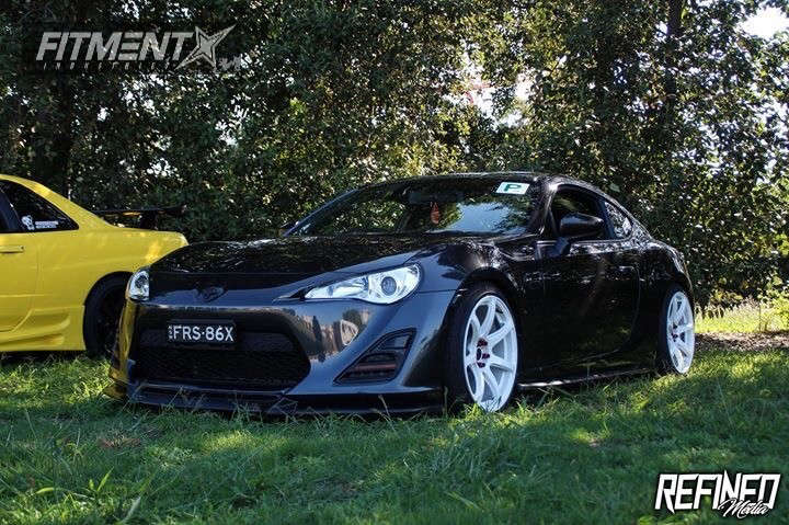 2015 Toyota 86 Base with 18x9.5 Rota Vector Pro and Landsail 235x40 on ...