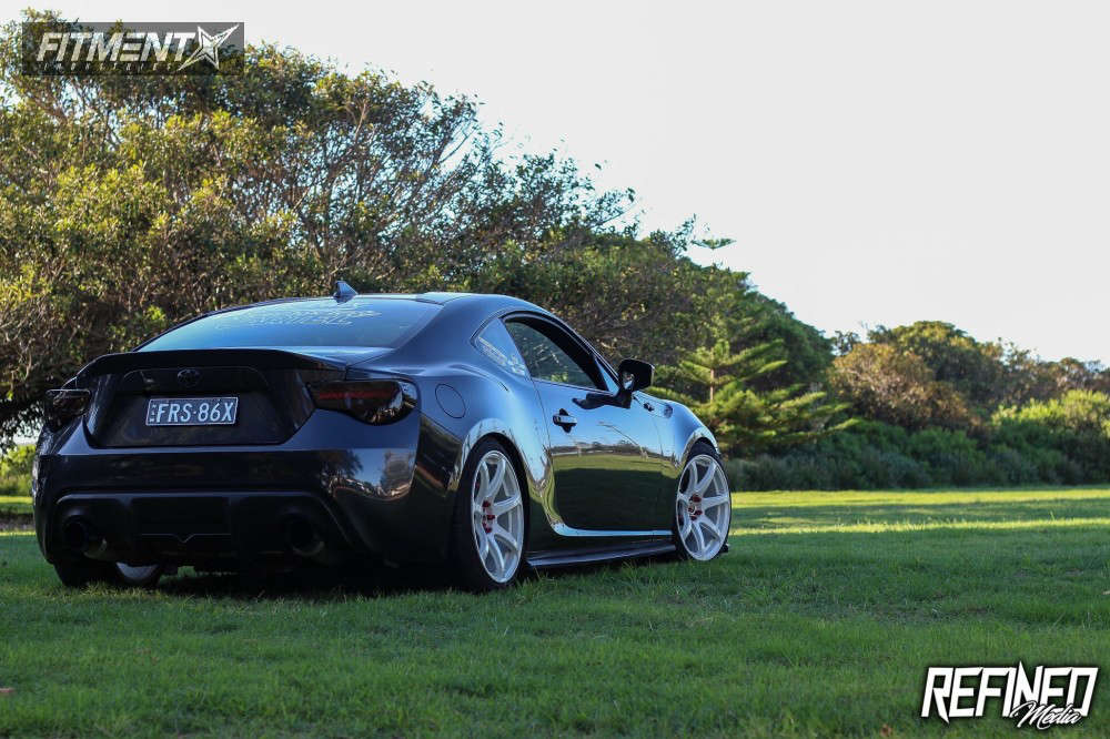 2015 Toyota 86 Base with 18x9.5 Rota Vector Pro and Landsail 235x40 on ...