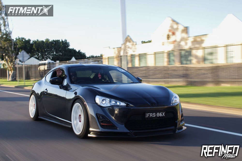 2015 Toyota 86 Base with 18x9.5 Rota Vector Pro and Landsail 235x40 on ...