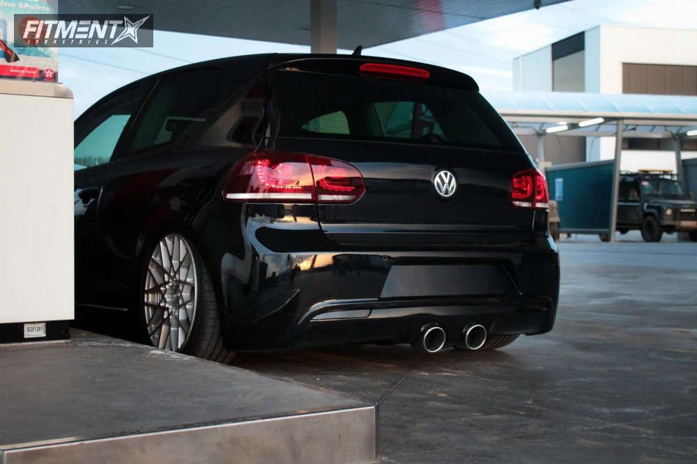2010 Volkswagen Golf R Base with 18x8.5 Rotiform Blq and Kumho 215x35 ...