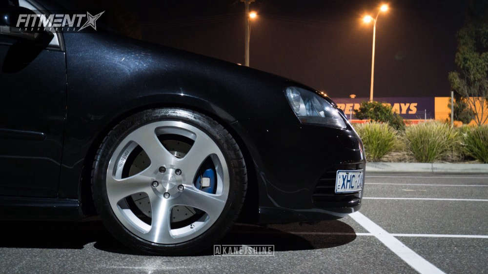 2008 Volkswagen R32 with 18x8.5 Rotiform Tmb and Michelin 225x40 on ...