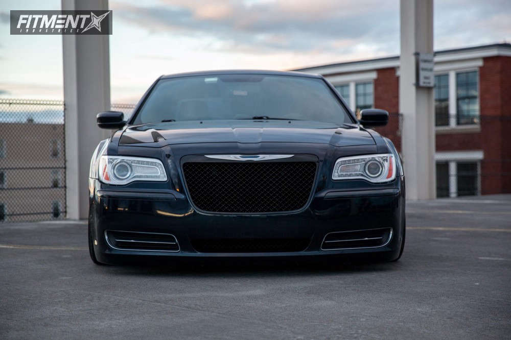 2012 Chrysler 300 with 20x9 Vossen Vfs2 and Achilles 225x35 on Air ...
