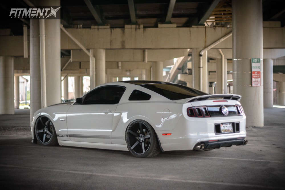 2013 Ford Mustang with 20x8.5 MMD 551c and Kumho 245x35 on Air ...
