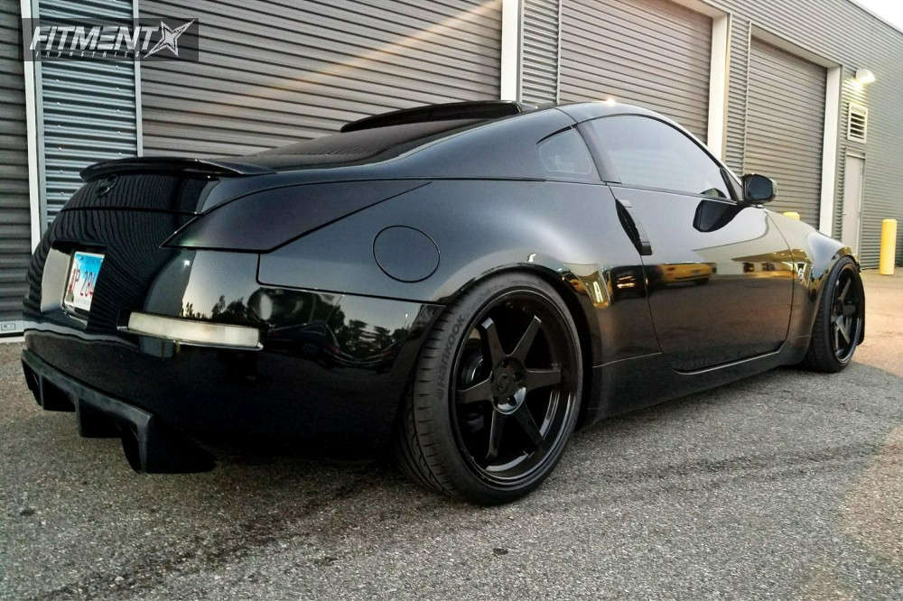 2006 Nissan 350Z with 19x9.5 ESR Sr07 and Hankook 235x35 on Coilovers ...