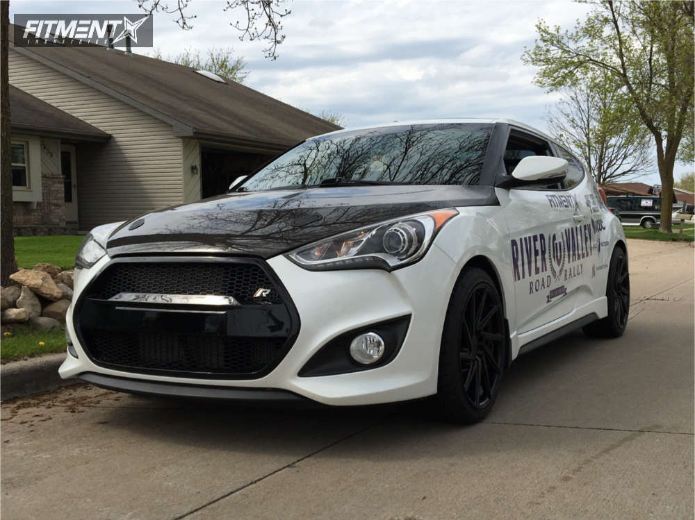 2015 Hyundai Veloster with 18x8.5 F1R F29 and Nitto 225x40 on Stock ...
