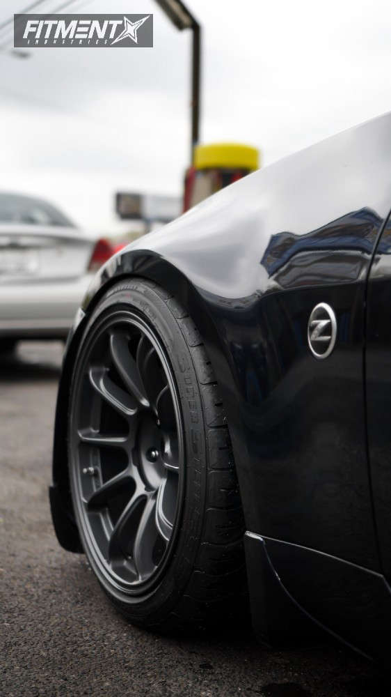 2008 Nissan 350Z with 18x10.5 Ambit Rt8 and Federal 275x35 on Lowering ...