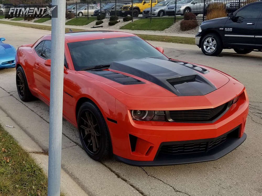 2010 Chevrolet Camaro with 20x9 Ferrada FR2 and General 245x40 on Stock ...