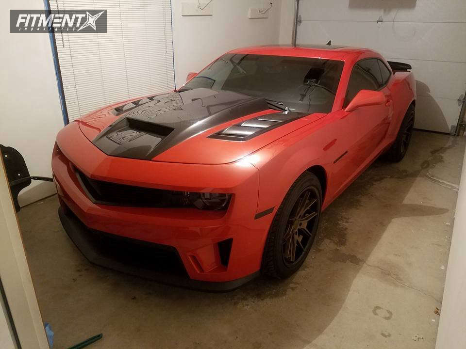 2010 Chevrolet Camaro with 20x9 Ferrada FR2 and General 245x40 on Stock ...