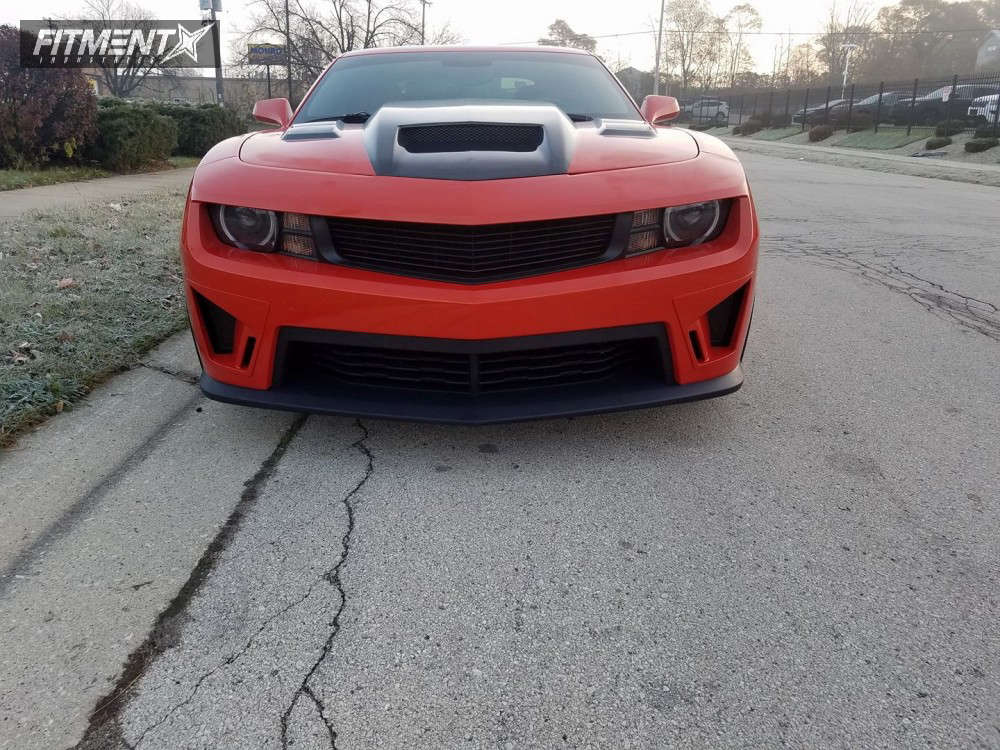 2010 Chevrolet Camaro with 20x9 Ferrada FR2 and General 245x40 on Stock ...
