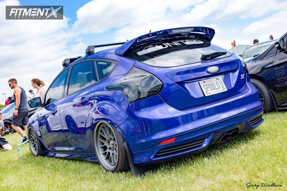 2013 Ford Focus ST with 18x9.5 Ambit Re82 and Nitto 245x45 on Air ...