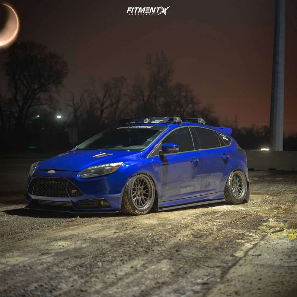 2013 Ford Focus ST with 18x9.5 Ambit Re82 and Nitto 245x45 on Air ...