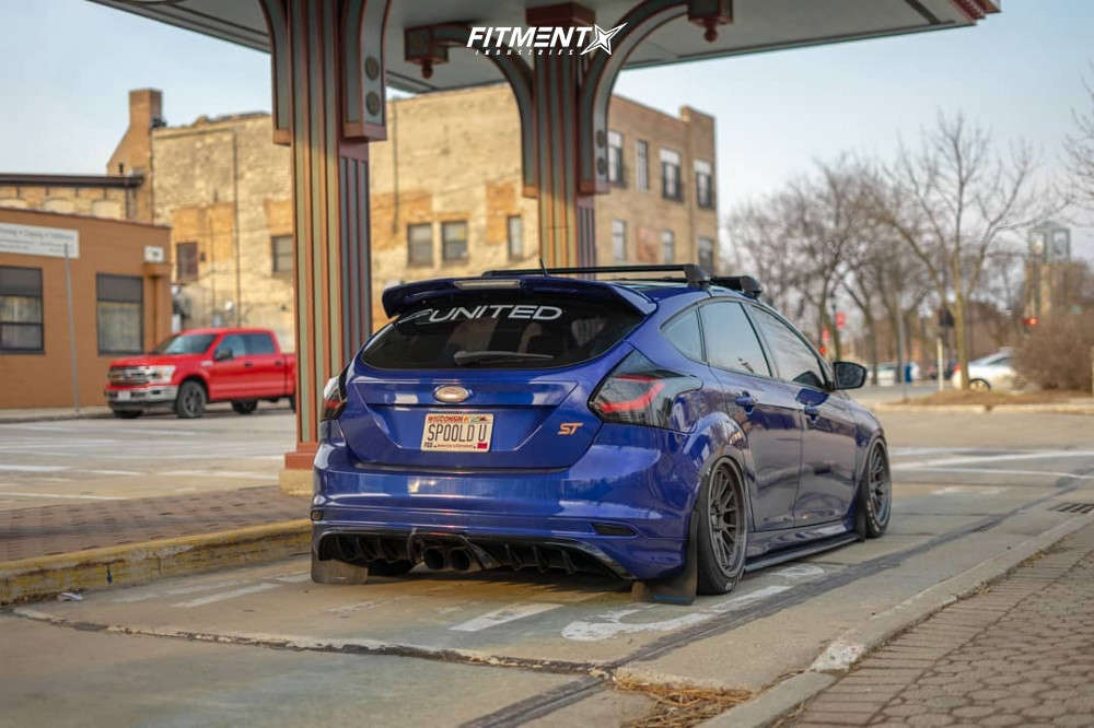 2013 Ford Focus ST with 18x9.5 Ambit Re82 and Nitto 245x45 on Air ...