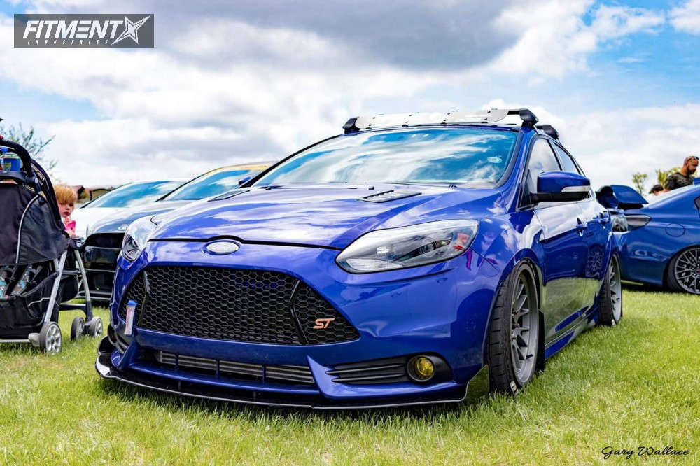 2013 Ford Focus ST with 18x9.5 Ambit Re82 and Nitto 245x45 on Air ...