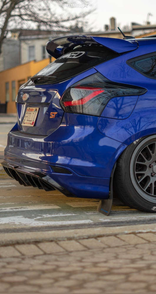 2013 Ford Focus ST with 18x9.5 Ambit Re82 and Nitto 245x45 on Air ...