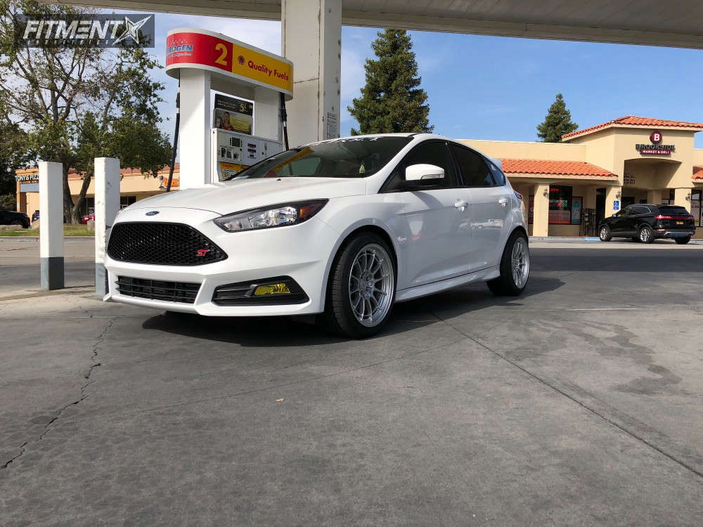 2017 Ford Focus with 18x9.5 Enkei Nt03 and Kumho 245x40 on Stock ...