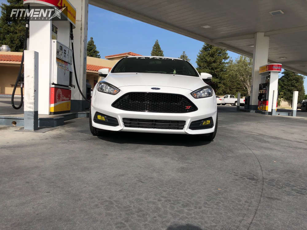 2017 Ford Focus with 18x9.5 Enkei Nt03 and Kumho 245x40 on Stock ...