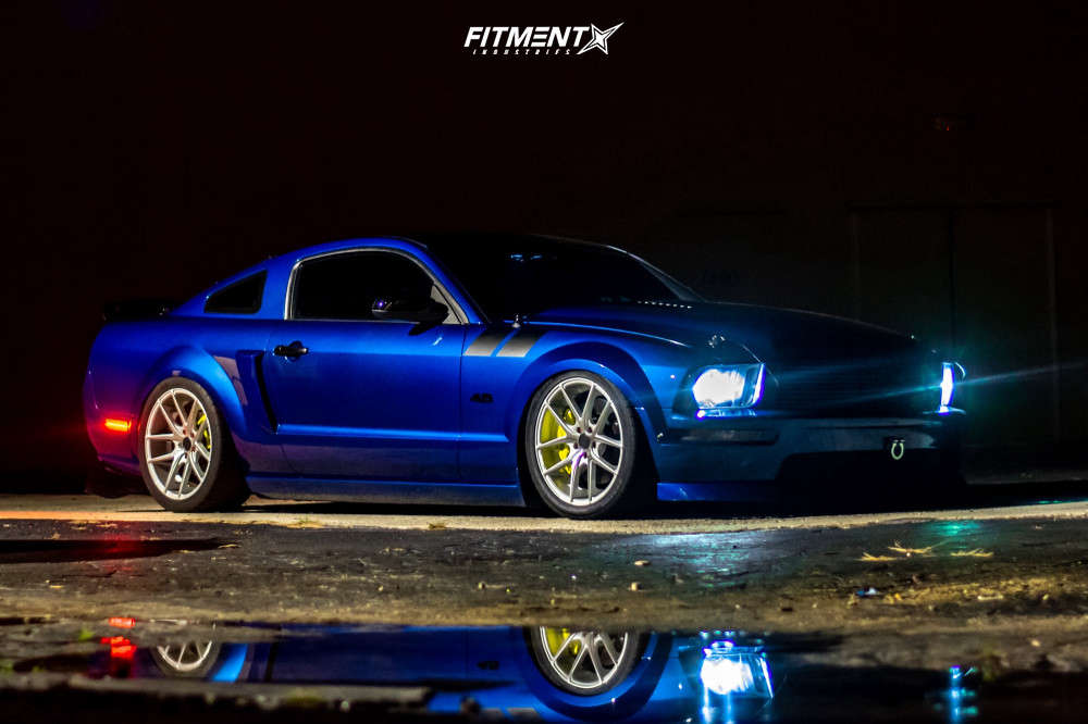 2006 Ford Mustang GT with 19x9.5 Niche Targa and Mickey Thompson 255x35 ...