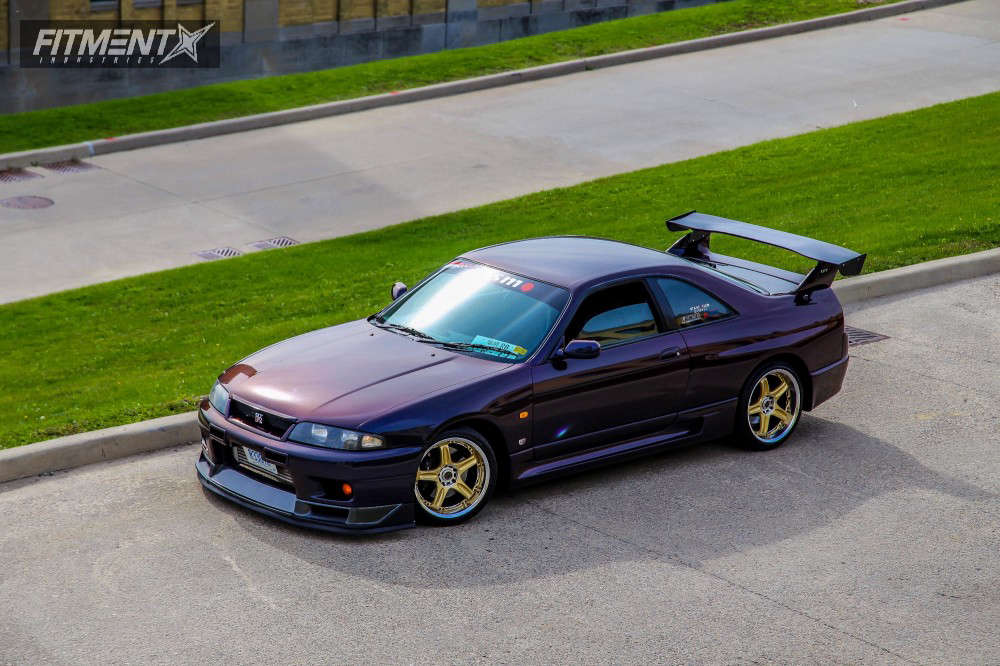1996 Nissan Skyline R33 with 18x10 Volk Gt-c and Bridgestone 225x35 on ...