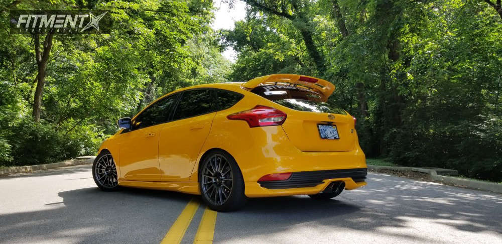 2015 Ford Focus with 18x8 Konig Rennform and Federal 225x40 on ...