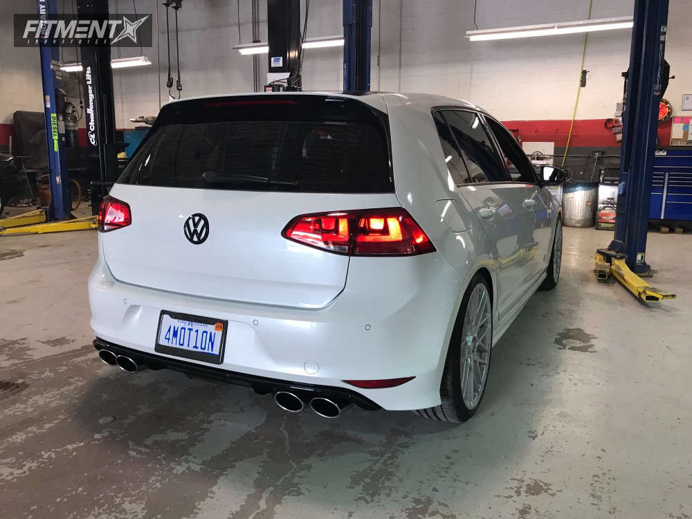 2016 Volkswagen Golf R Base with 19x8.5 Rotiform Rse and Continental ...