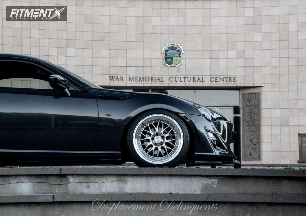 2015 Toyota 86 with 18x9.5 ESR Sr01 and WinRun 225x40 on Coilovers ...