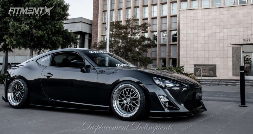 2015 Toyota 86 with 18x9.5 ESR Sr01 and WinRun 225x40 on Coilovers ...