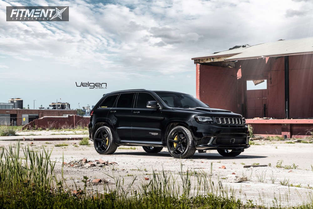 2018 Jeep Grand Cherokee with 22x10.5 Velgen Classic5 and Lexani 305x35 ...