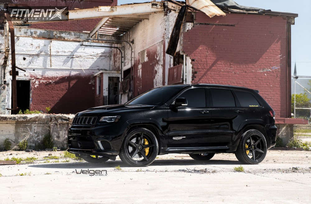 2018 Jeep Grand Cherokee with 22x10.5 Velgen Classic5 and Lexani 305x35 ...