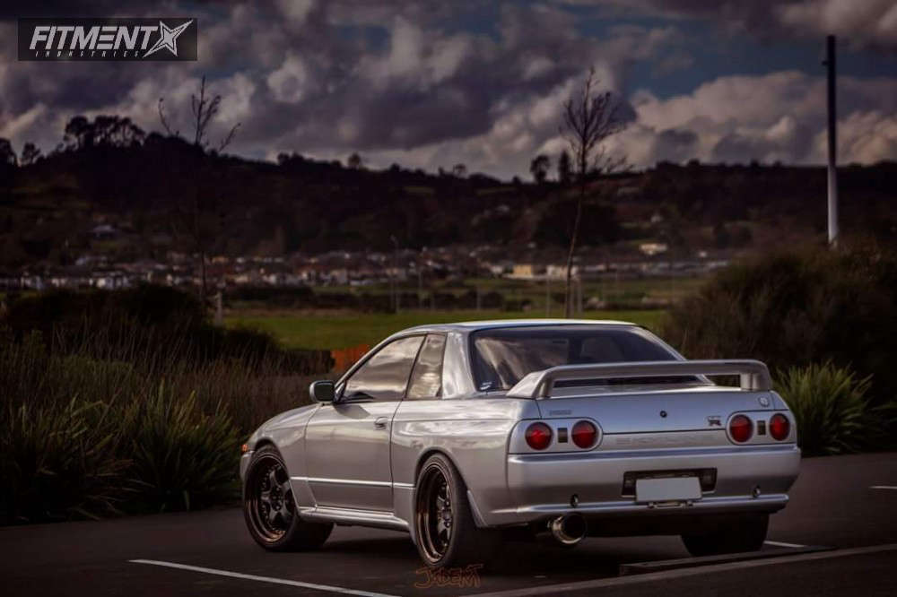 1993 Nissan Skyline R32 with 18x10 Work Meister S1 3p and Hankook ...