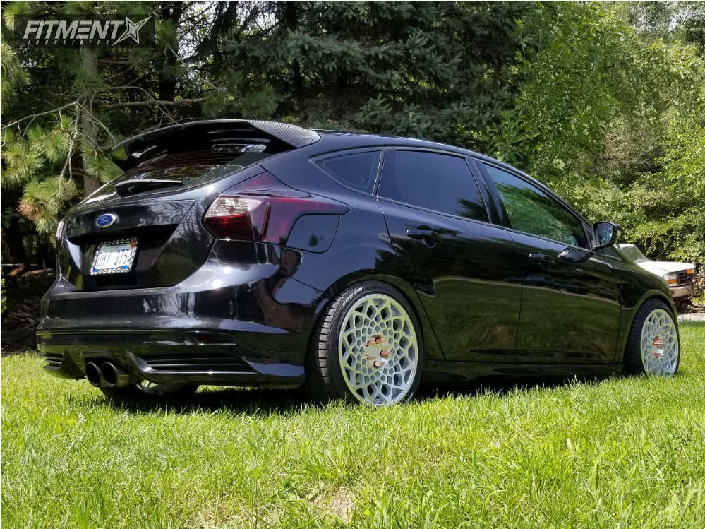 2013 Ford Focus with 18x8.5 Radi8 R8b12 and Falken 235x40 on Lowering ...