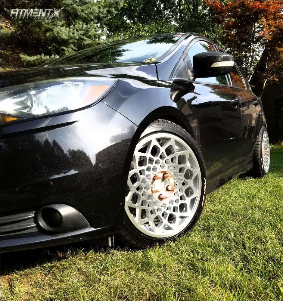 2013 Ford Focus with 18x8.5 Radi8 R8b12 and Falken 235x40 on Lowering ...
