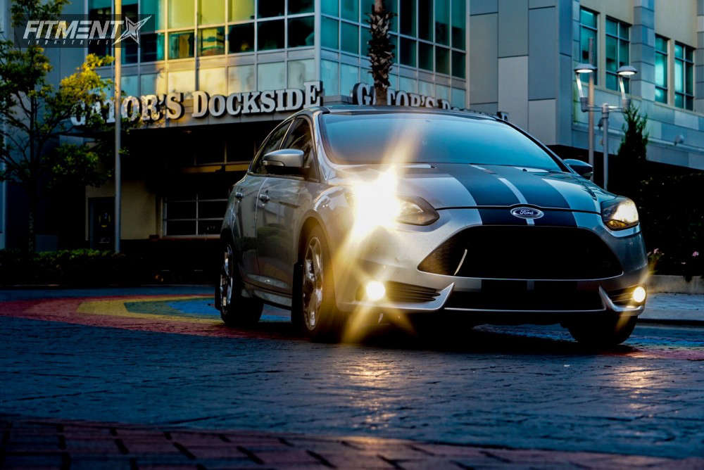 2014 Ford Focus with 18x9.5 ESR Sr02 and Sailun 245x35 on Stock ...