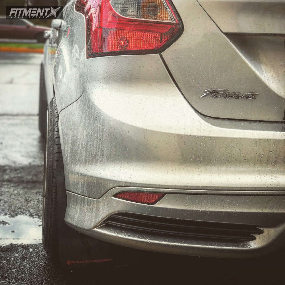 2014 Ford Focus with 18x9.5 ESR Sr02 and Sailun 245x35 on Stock ...