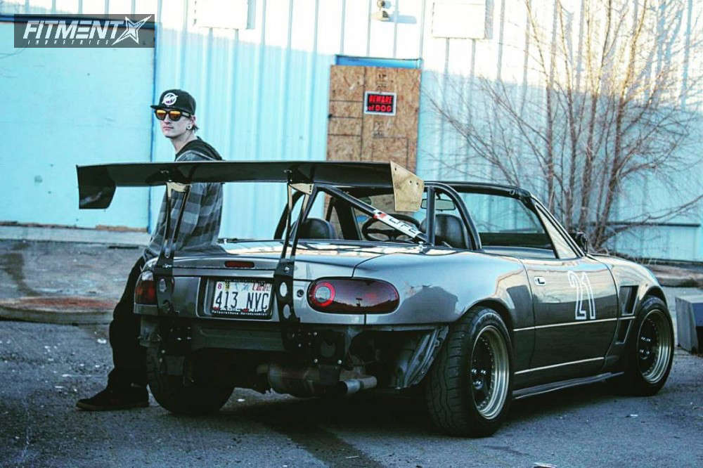1991 Mazda MX-5 Miata with 15x7 Rota Kyusha and Falken 195x50 on ...