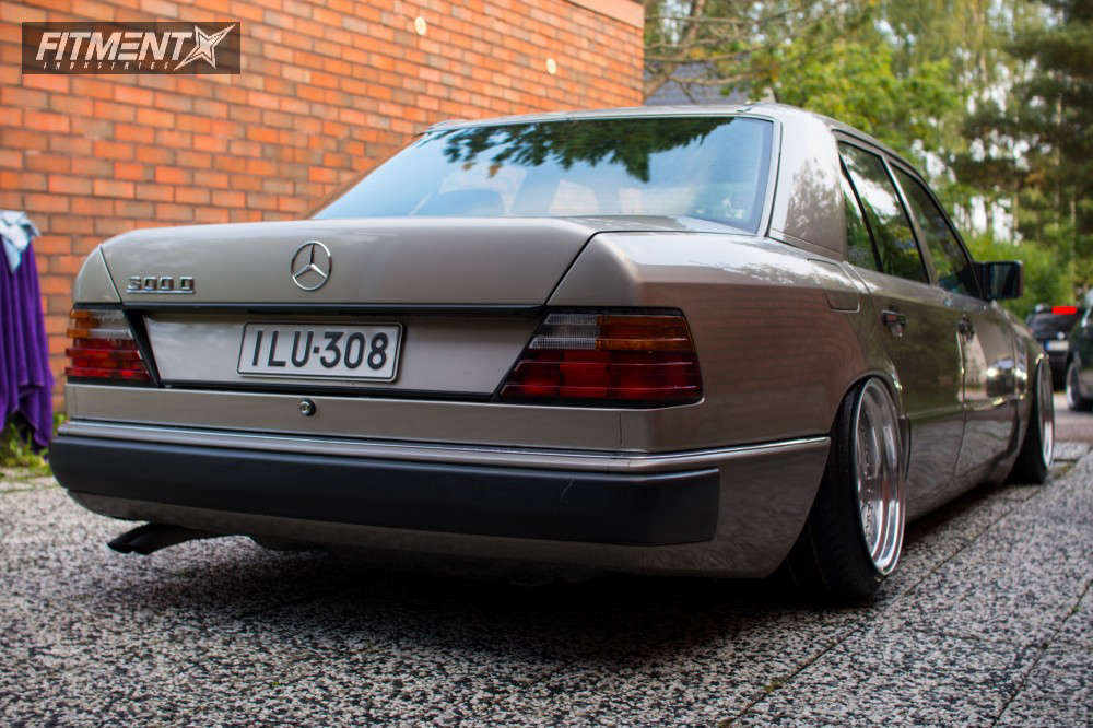1992 Mercedes-Benz 300D 2.5 with 17x9.5 OZ Racing Futura and Sunfull ...