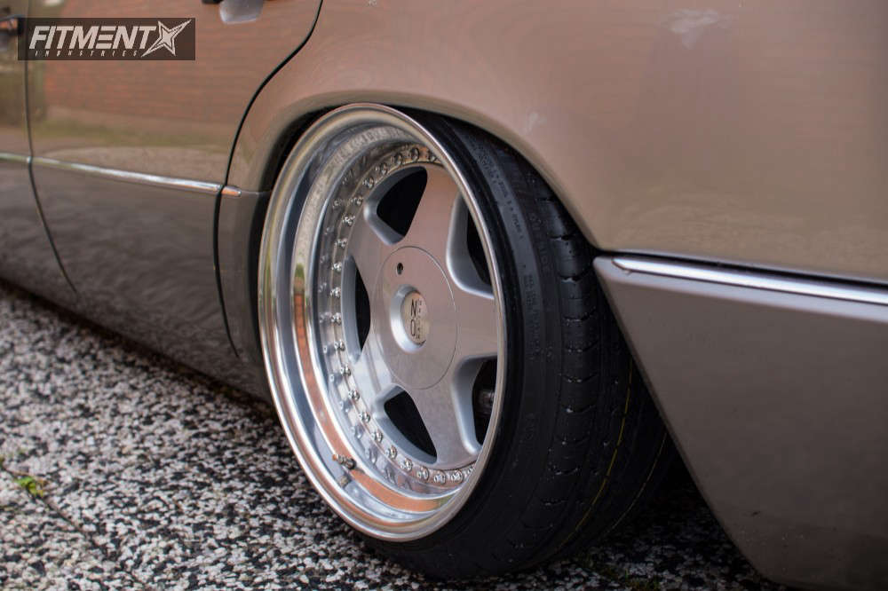 1992 Mercedes-Benz 300D 2.5 with 17x9.5 OZ Racing Futura and Sunfull ...